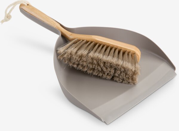 Recogedor y cepillo TAGE gris con mango de bambú | JYSK